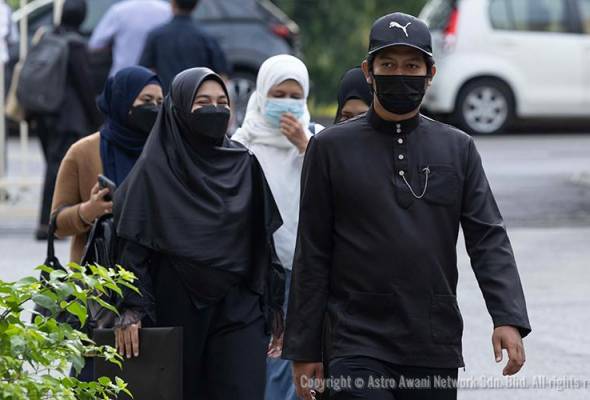 Zaim Ikhwan, Ismanira tiba di mahkamah kes abai Zayn Rayyan | Astro Awani