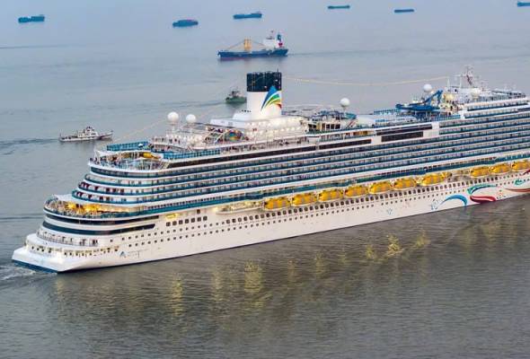 Kapal persiaran mega buatan China terima 600,000 pelancong | Astro Awani