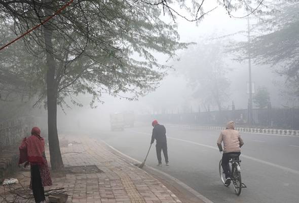 Kesesakan trafik di Delhi akibat jerebu tebal | Astro Awani