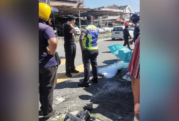 Dua beradik maut nahas motosikal, MPV | Astro Awani