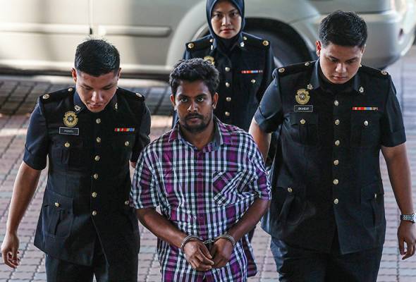 Warga Bangladesh didakwa beri rasuah kepada inspektor polis | Astro Awani