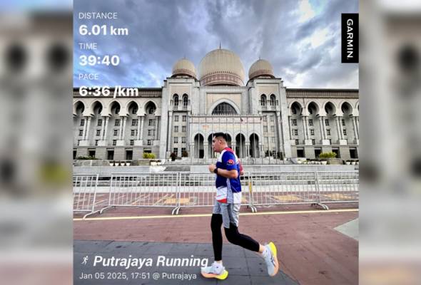 Ketua Pemuda UMNO 'hadir awal' ke Istana Kehakiman Putrajaya | Astro Awani