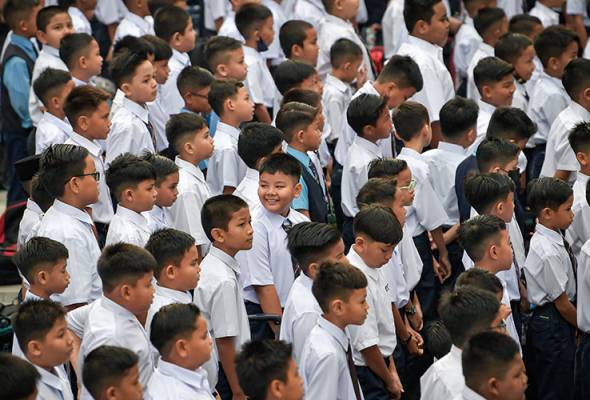 Sesi persekolahan di 11 negeri hari ini berjalan lancar | Astro Awani