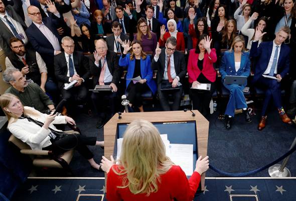 White House takes control of the press pool covering Trump | AWANI ...