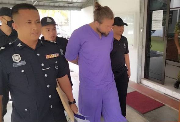 Pelancong Republik Czech mengaku salah conteng dinding Maritim Malaysia ...