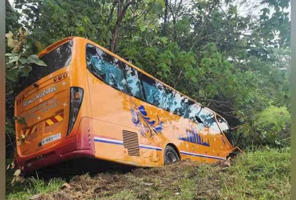 Bas terbabas ke dalam gaung, 24 penumpang terselamat | Astro Awani