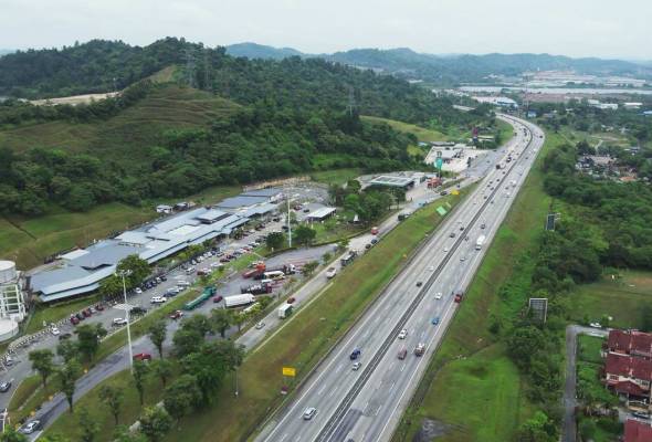 Aliran trafik di lebuh raya utama lancar setakat 9 pagi ini | Astro Awani