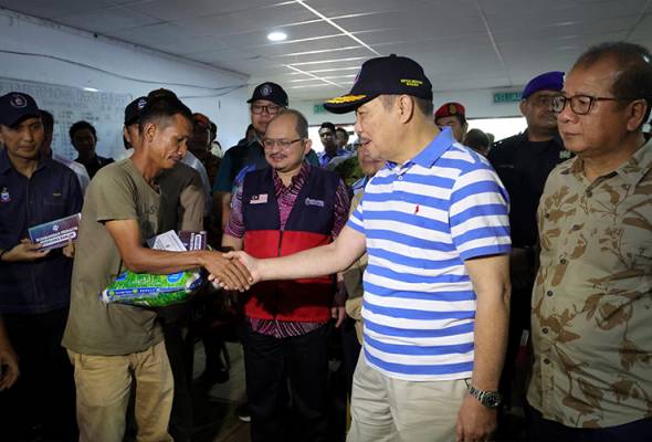 PM Anwar ucap takziah kepada mangsa banjir di Beaufort - Shamsul Iskandar | Astro Awani