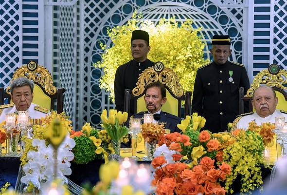 Sultan Brunei serikan Majlis Santapan Diraja sempena Jubli Perak ...