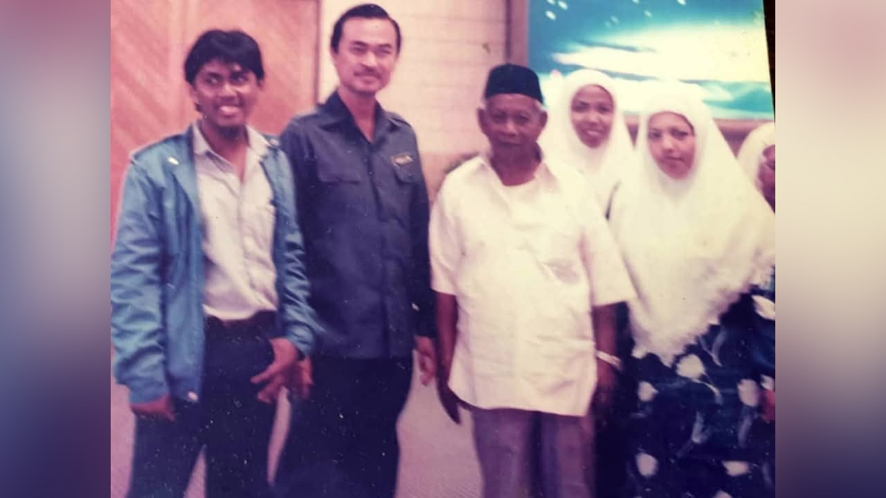 Mengenang Tun Abdullah Ahmad Badawi - "Ini lambang sayang dan hormat kepada Tun Abdullah ...