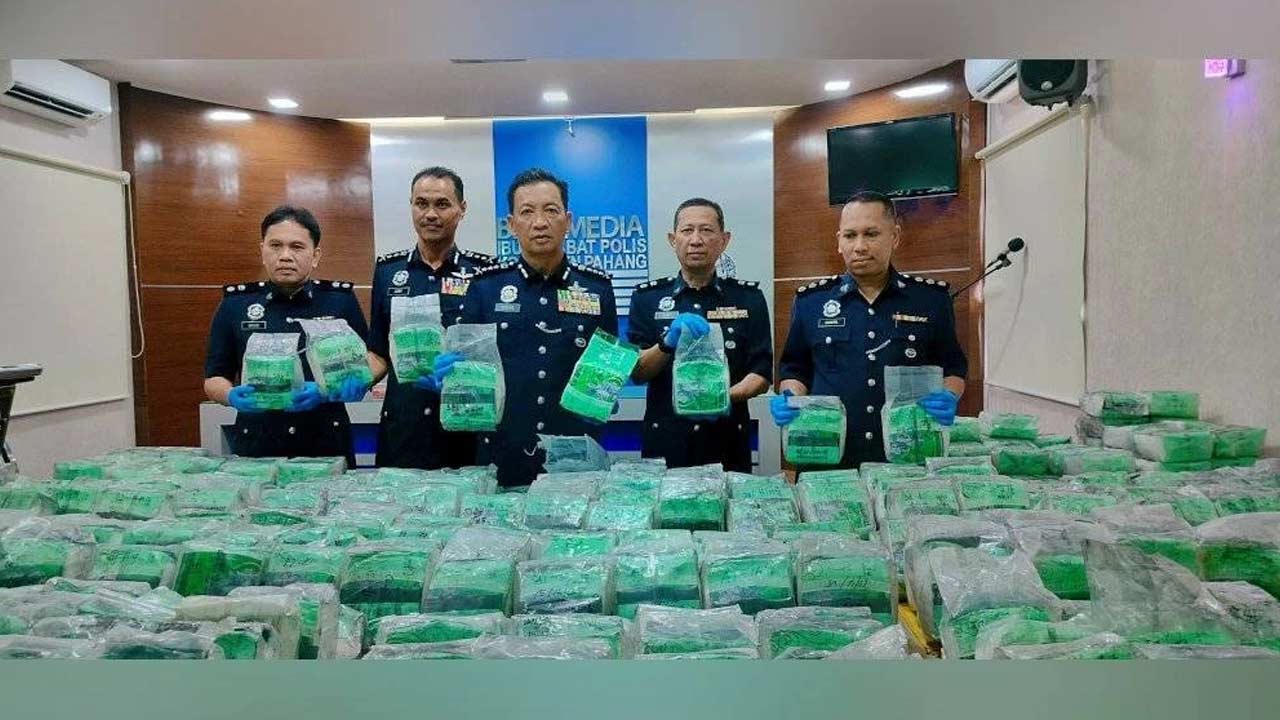 Kenderaan lawan arus bongkar cubaan edar syabu RM14.9 juta | Astro Awani