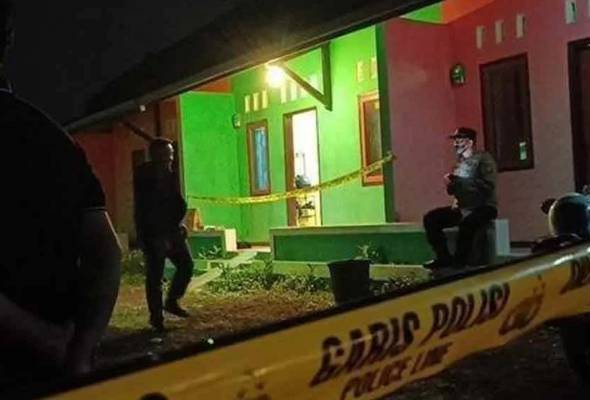 Mayat wanita berlumuran darah dibalut selimut dalam bilik sewa | Astro ... Mayat wanita berlumuran darah dibalut selimut dalam bilik sewa | Astro ...