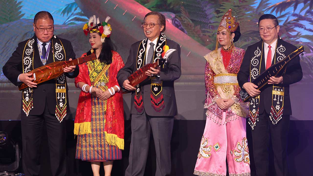 Warisan seni dan budaya ASEAN miliki potensi besar - Tiong | Astro Awani