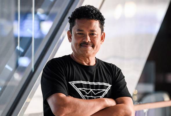 Halim Othman hidupkan nostalgia 90-an dalam filem Keluang Man | Astro Awani