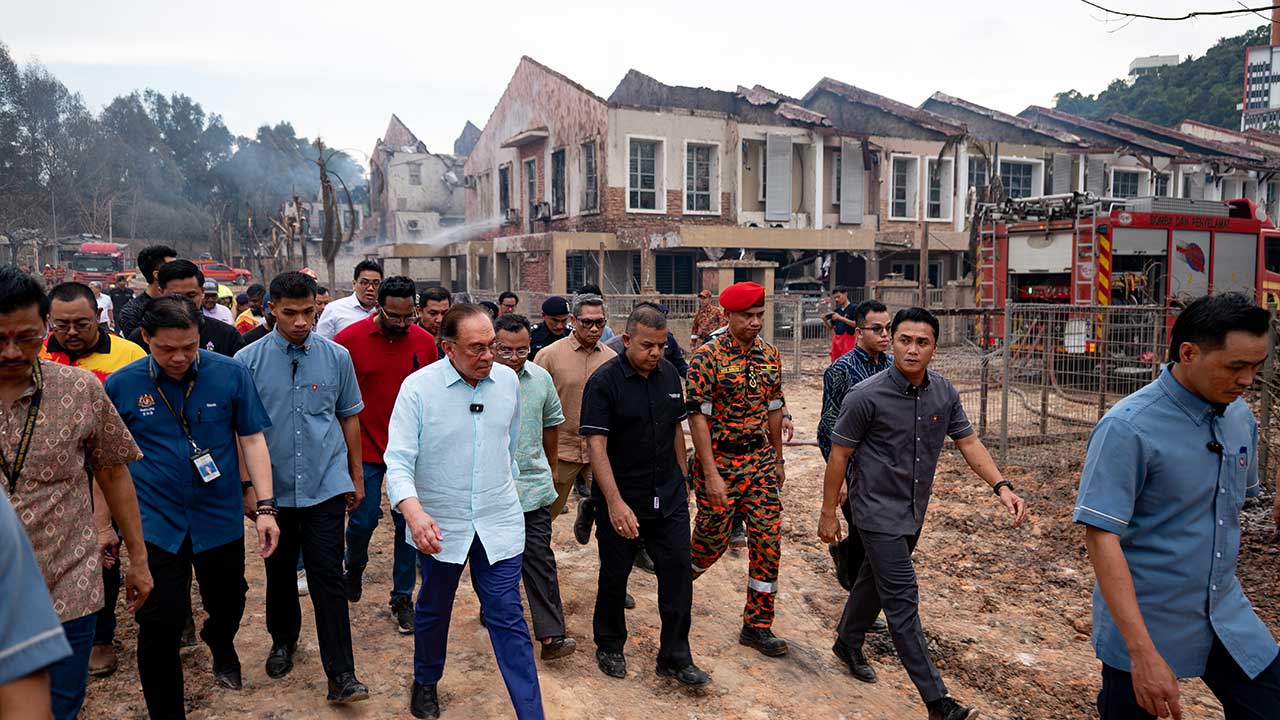 Kebakaran paip gas: Bantuan segera sehingga RM5,000 untuk mangsa terjejas - PM Anwar | Astro Awani