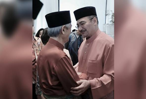 Mengenang Tun Abdullah Ahmad Badawi: Negara kehilangan tokoh besar - Hishammuddin | Astro Awani