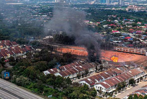 Blaze involved leak in 500m long gas pipeline - Selangor Fire Dept ...