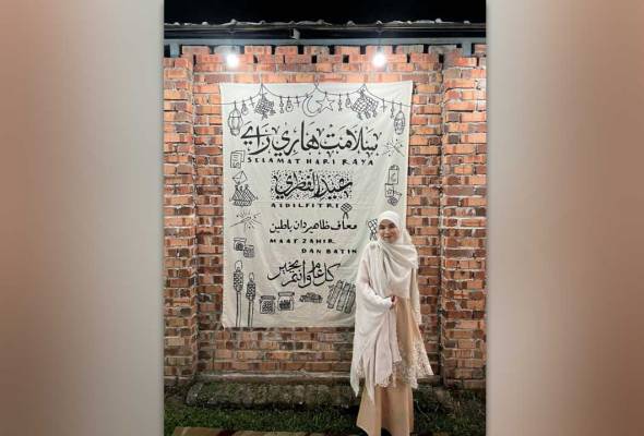 Khat tulisan tangan tarikan tempahan kain rentang | Astro Awani