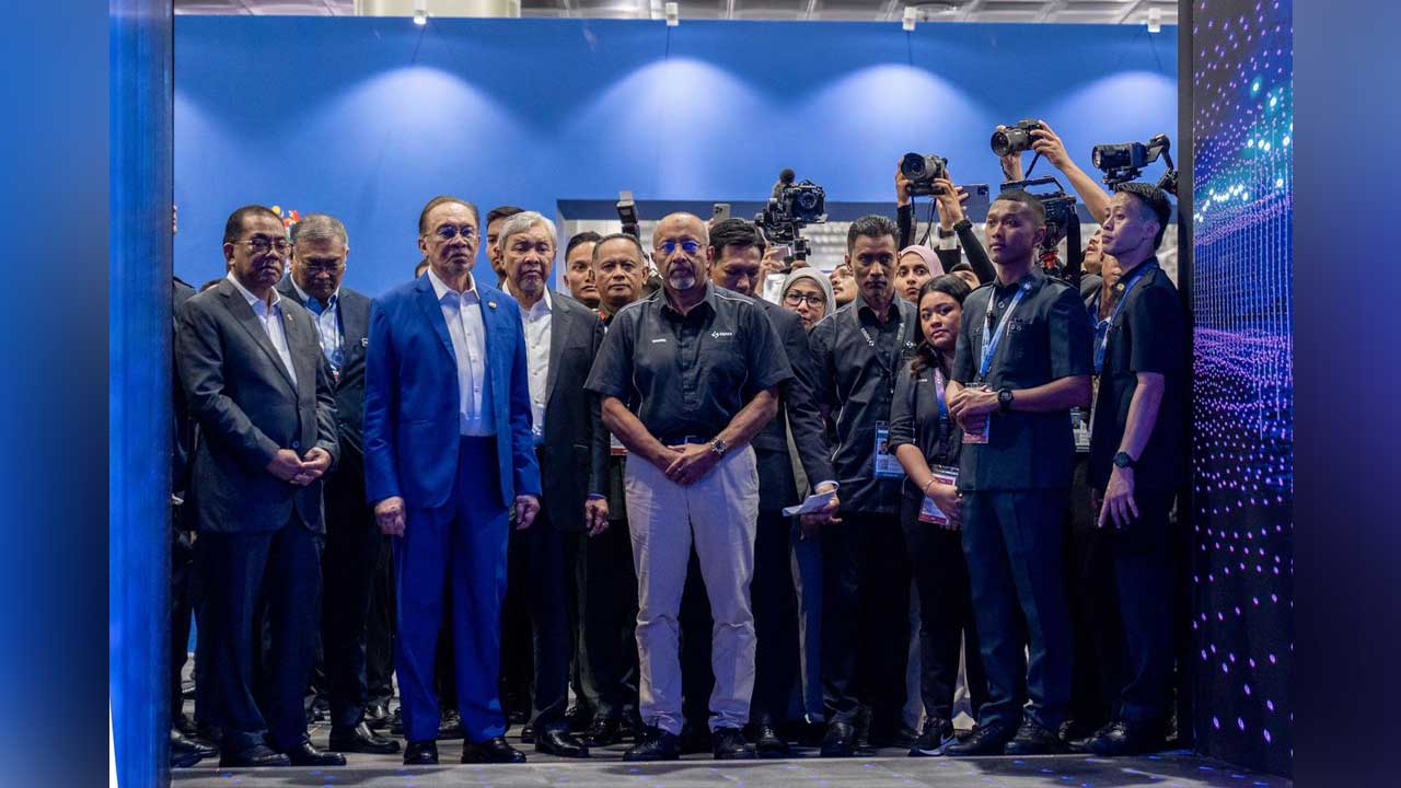 Sapura, Velum Labs pamer keupayaan AI tempatan di LIMA' 25 | Astro Awani