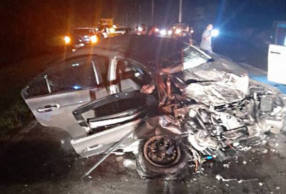 Dua warga emas maut kemalangan dua kenderaan di Slim River | Astro Awani