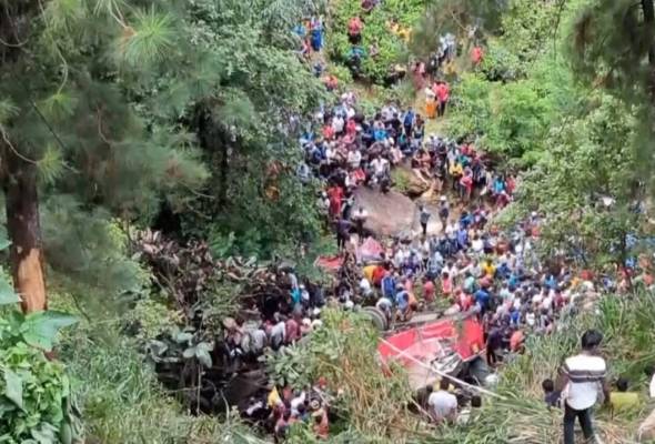 21 maut, 35 cedera bas terjunam ke dalam gaung di Sri Lanka - Laporan ...