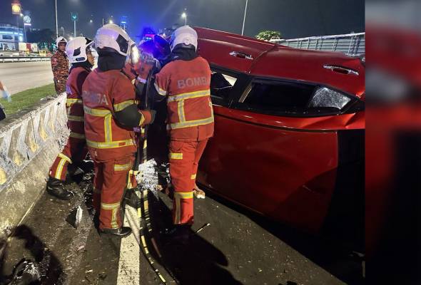 Tiga maut dalam kemalangan di Lebuhraya KL-Seremban | Astro Awani