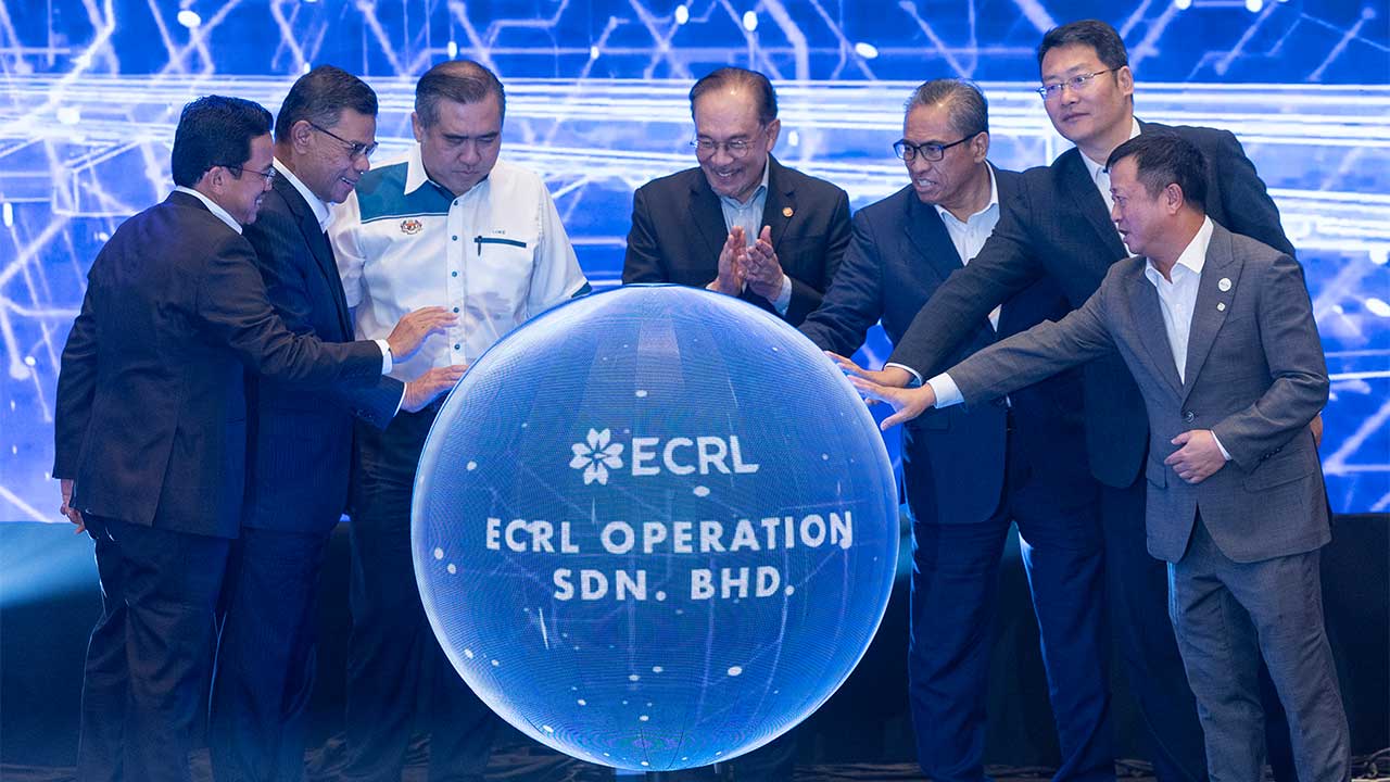 PM harap pelajar jalani latihan ECRL di China jadi contoh 'duta ...