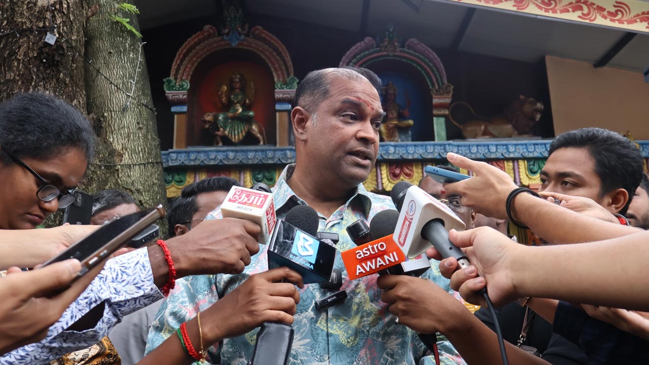 Ramanan diberi tanggungjawab kawal selia, pantau pelaksanaan projek kuil, sekolah Tamil | Astro ...