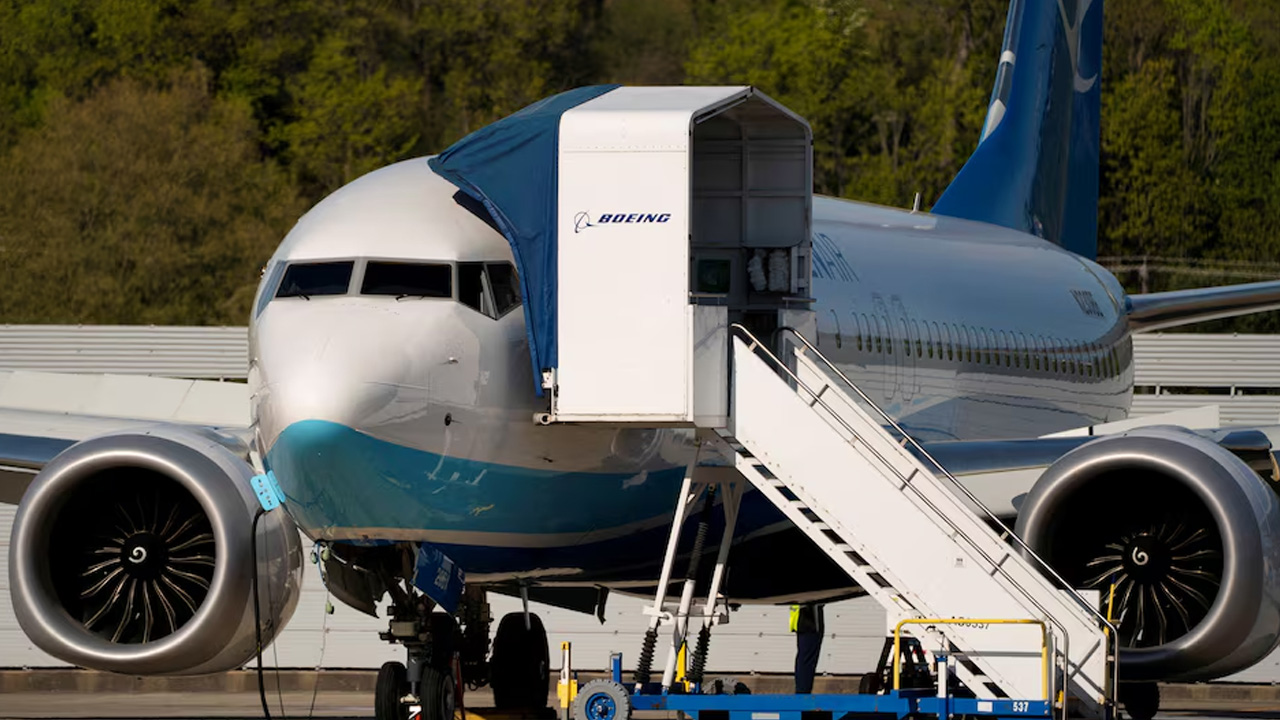 Tempahan pesawat komersial Boeing lonjak lebih 300 unit - Syarikat ...