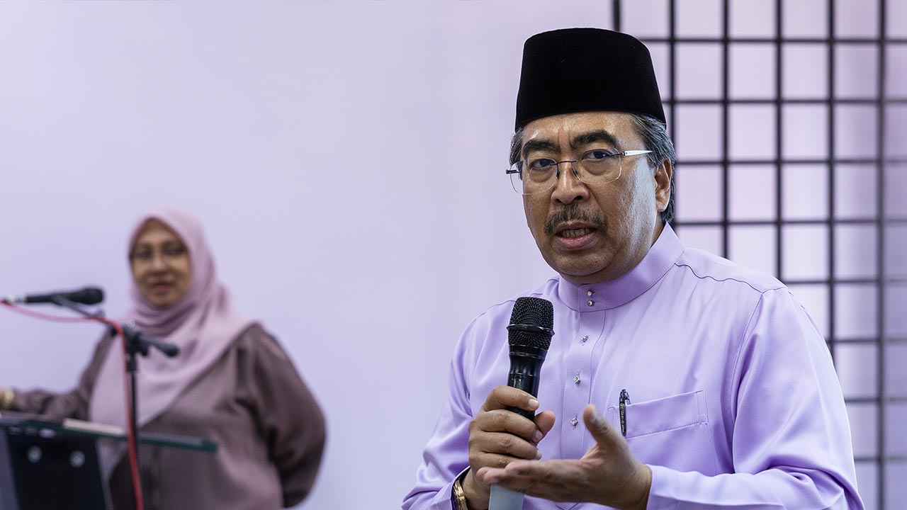 Pemain industri perladangan wajib ambil lepasan TVET sebelum menggaji ...