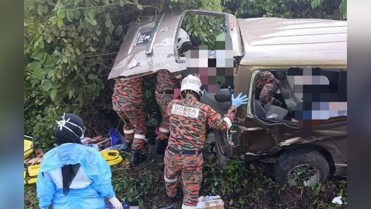 Pemandu warga emas maut, van bawa rombongan terbabas | Astro Awani