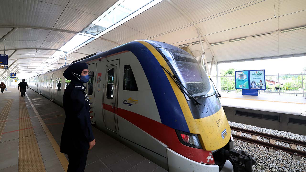 KTMB terima dua set tren ETS, kini di peringkat pengujian | Astro Awani