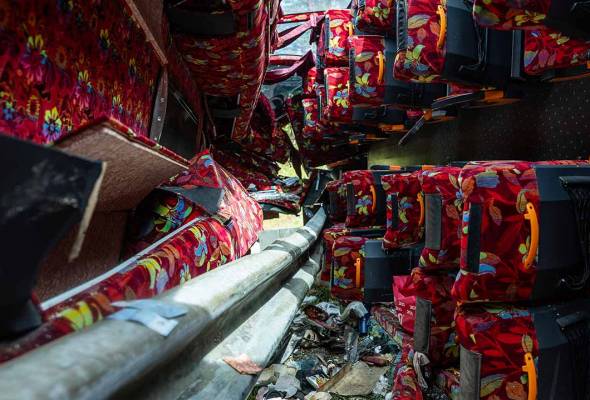 Kemalangan bas UPSI: Pemandu didakwa di mahkamah hari ini | Astro Awani