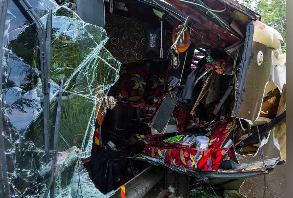 Kemalangan bas UPSI: Jadikan ini titik perubahan standard keselamatan - MATA | Astro Awani