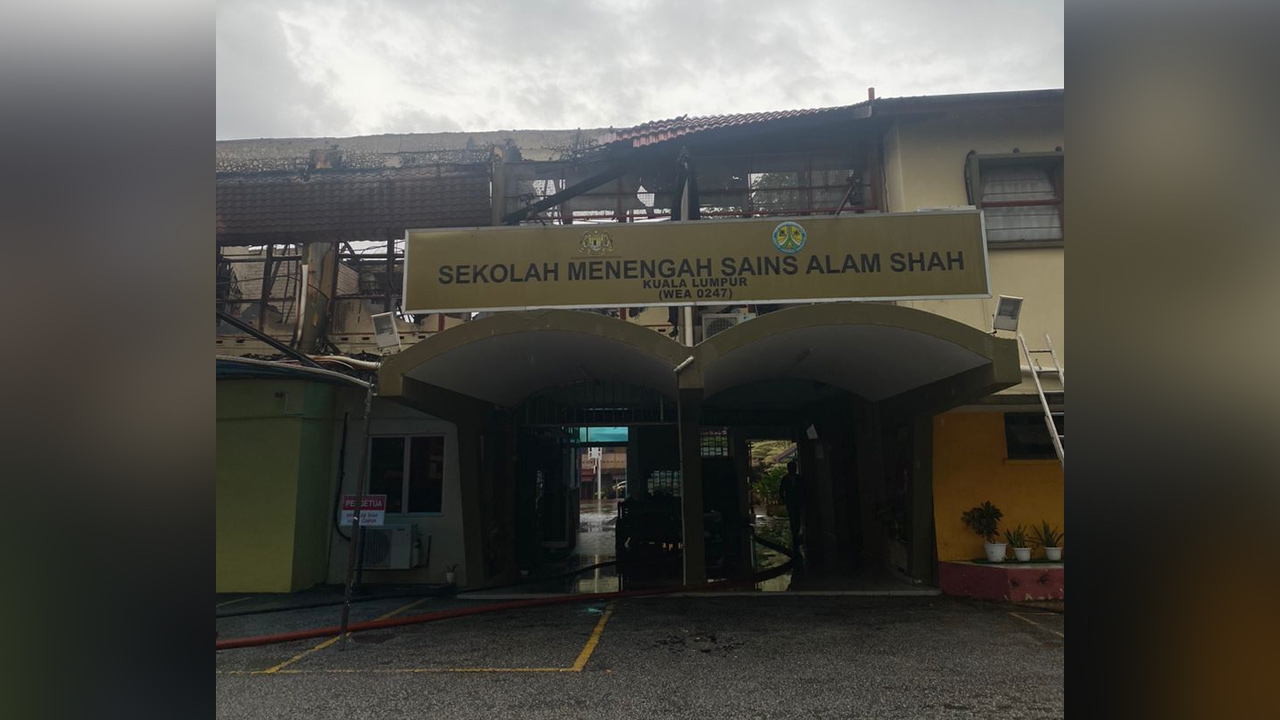 KPM tunggu laporan penuh kebakaran SM Sains Alam Shah, salur bantuan segera | Astro Awani
