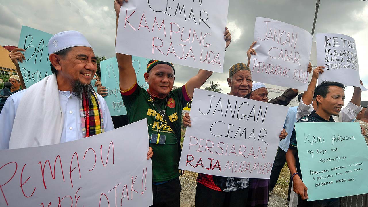 Penduduk Kampung Raja Uda bantah pembinaan memorial berhampiran masjid ...