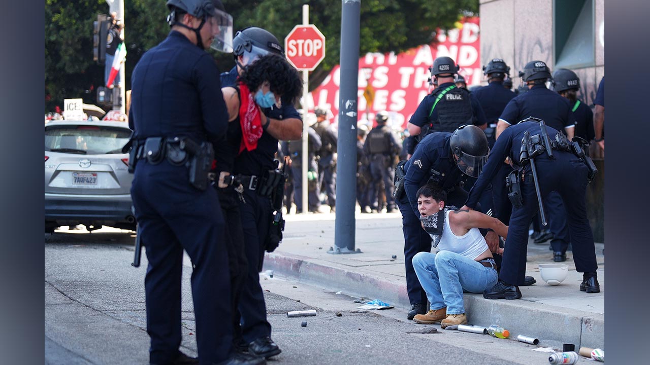 Protes di San Francisco bertukar ganas, lebih 60 ditahan | Astro Awani