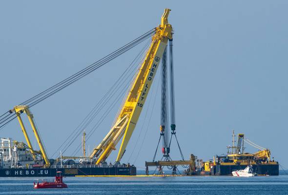 Kapal layar mewah 'Bayesian' berjaya dinaikkan dari dasar laut selepas ...