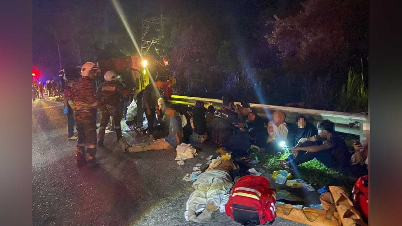 Kemalangan bas UPSI: 'Ramai pelajar berlumuran darah, ada berdiri, terbaring tepi jalan' | Astro ...