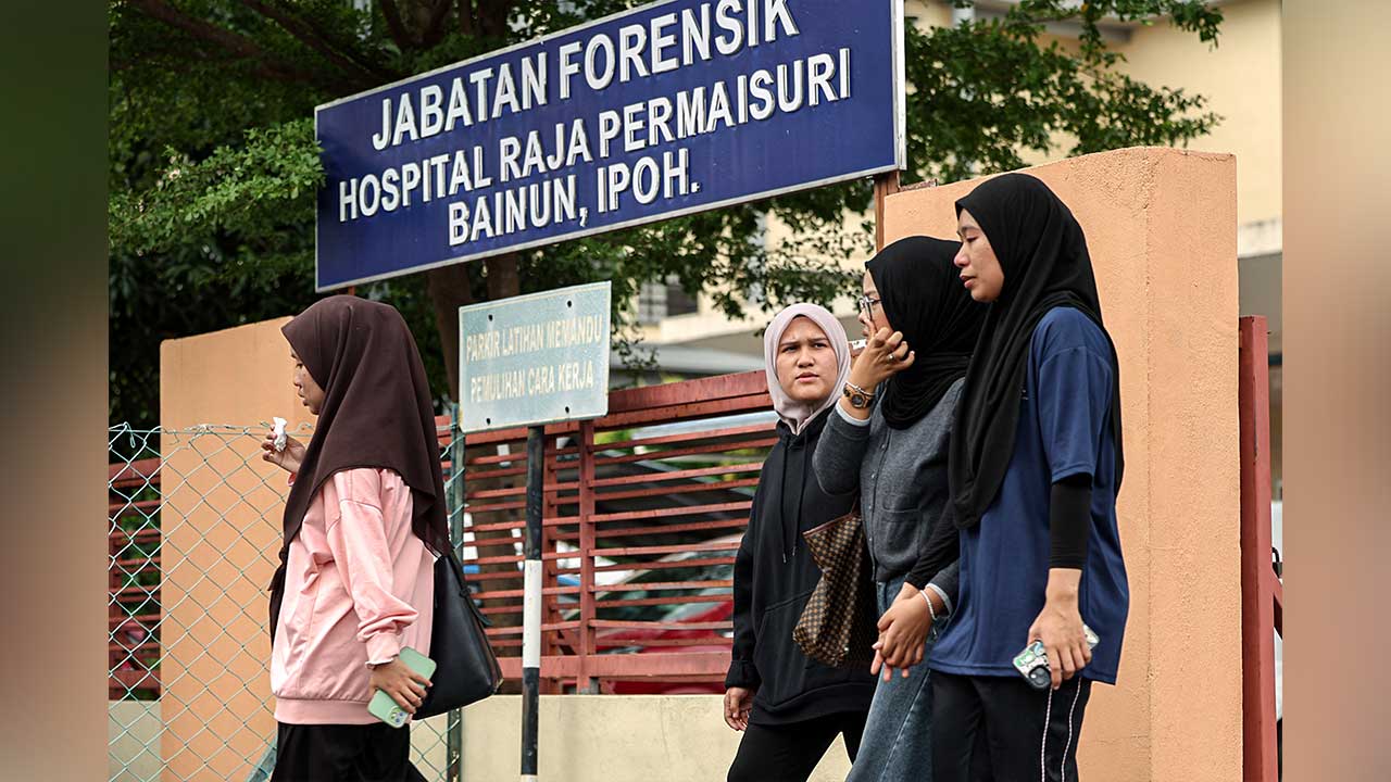 Kemalangan bas UPSI: Lewat 15 minit, pelajar terselamat | Astro Awani