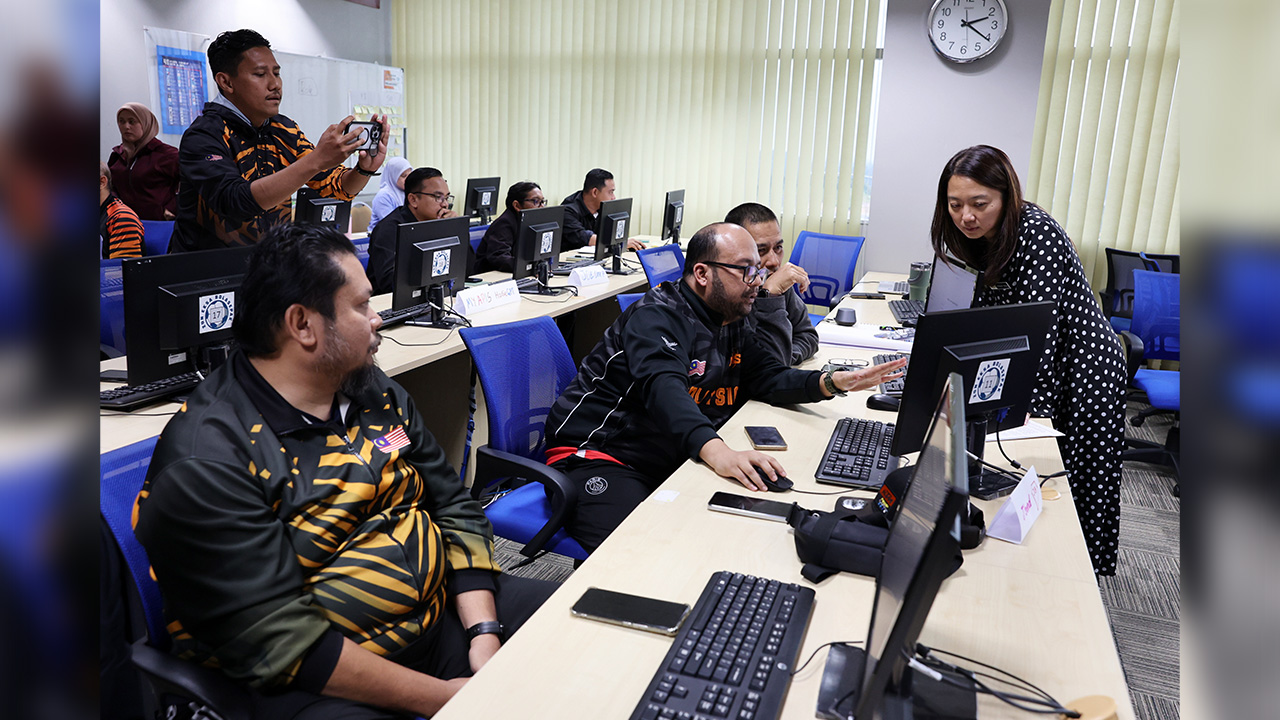 KBS latih tenaga pengajar ILKBS kuasai teknologi AI | Astro Awani