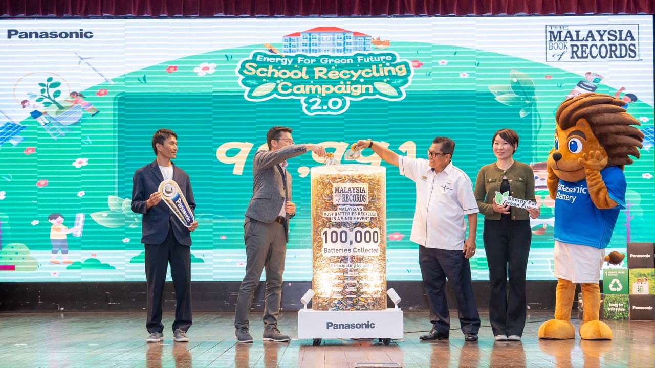Panasonic cipta rekod baharu, kitar semula 100,000 bateri terpakai | Astro Awani