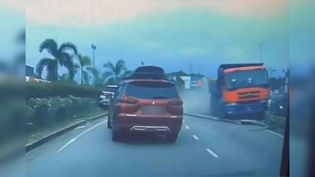 Lori hilang kawalan turun bukit terbabas masuk laluan bertentangan ...