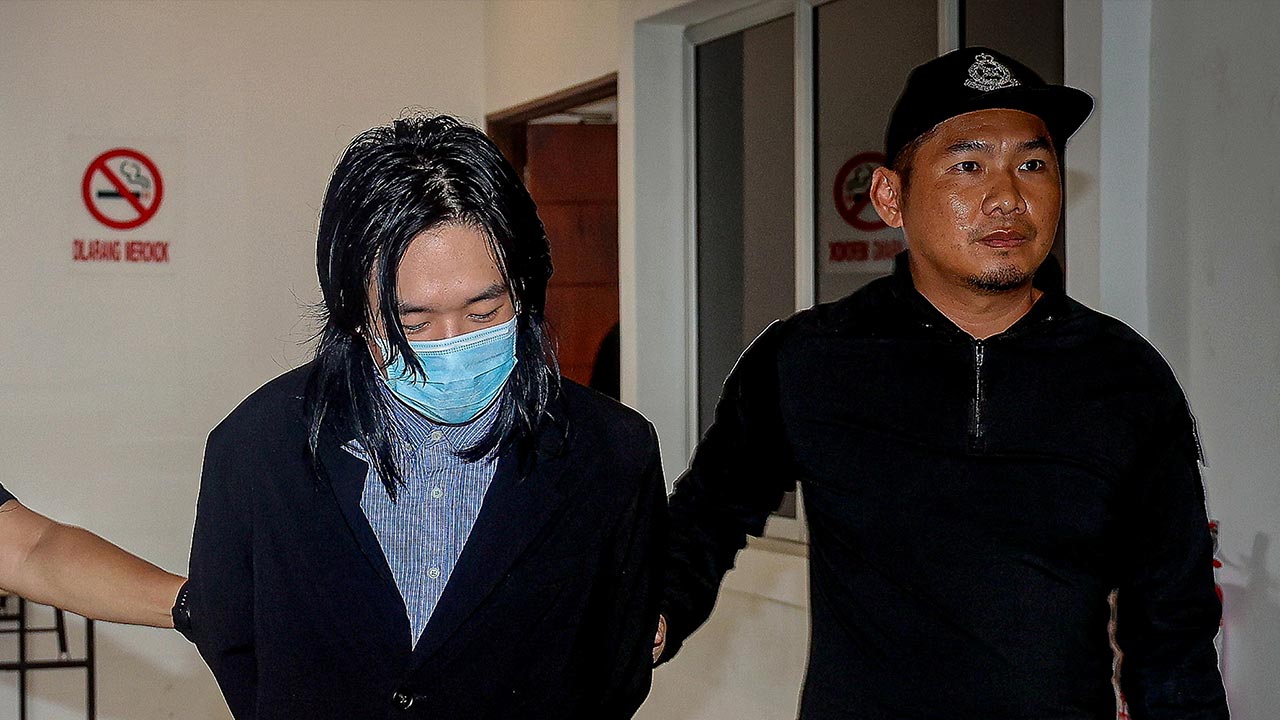 Pelajar universiti mengaku tidak bersalah tikam leher bekas kekasih ...