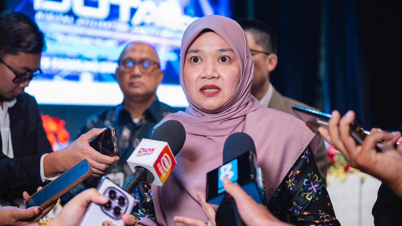 Terbabit pergaduhan, empat murid digantung sekolah - Fadhlina | Astro Awani