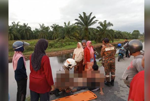 Kemalangan dua motosikal, lelaki maut tercampak dalam parit | Astro Awani