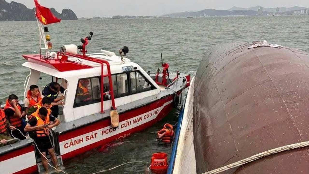Bot pelancong bawa 53 orang terbalik di Teluk Ha Long, tiga mayat ...