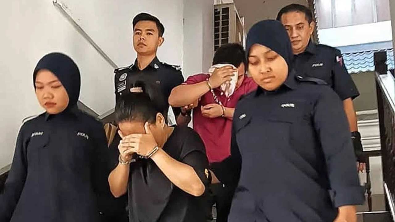 Bapa tiri, ibu kandung didakwa aniaya anak OKU hingga mati | Astro Awani