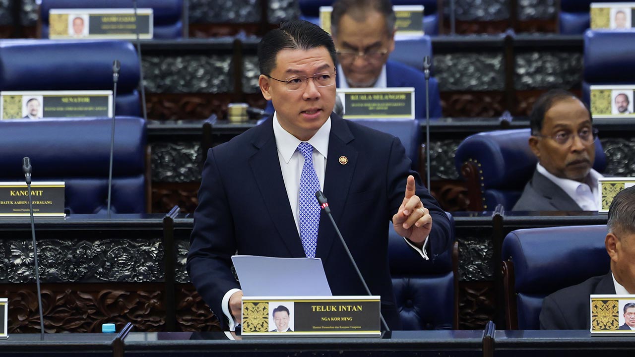 Pusat beli-belah mesti sediakan fasiliti kitar semula mulai 1 Jan 2026 - Nga | Astro Awani