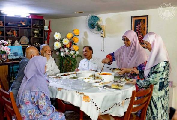 Seketika di Cherok Tok Kun, PM Anwar merawat rindu yang membungkam ...